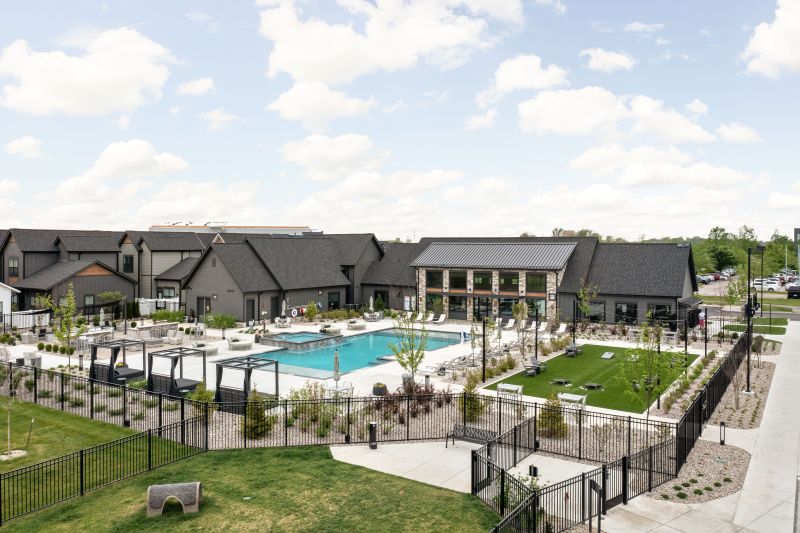 CBRE closes sale of 242-unit multifamily property in Indianapolis ...