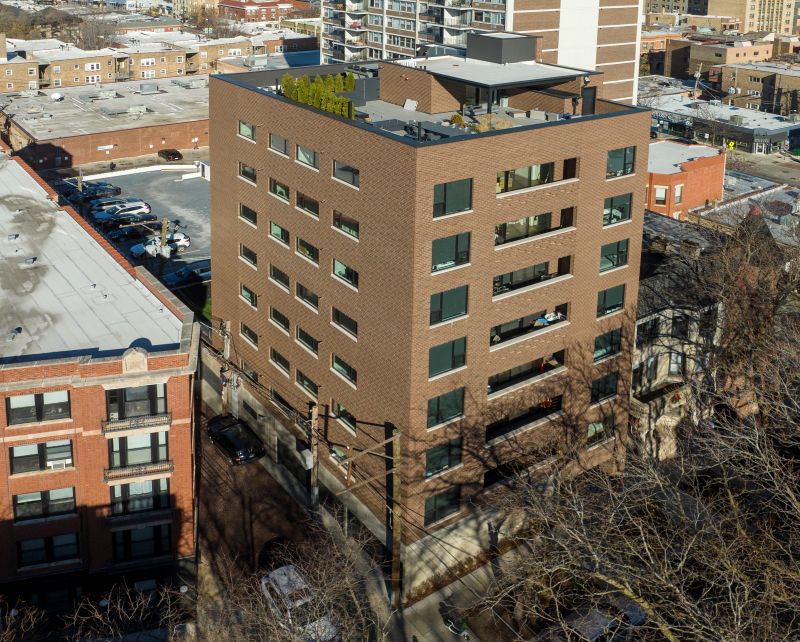 CBRE brokers $10.35 million sale of multifamily property in Chicago’s ...