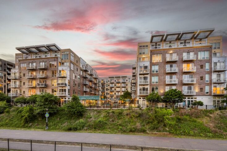 JLL Capital Markets brokers sale of 216-unit apartment community in ...