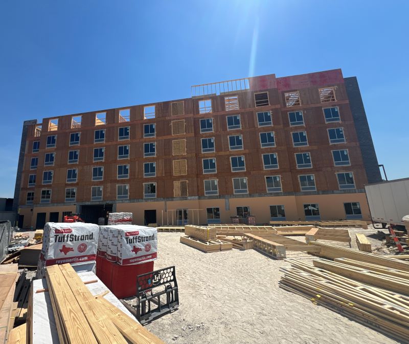 Midas Construction building Hampton Inn near St. Louis airport – REJournals