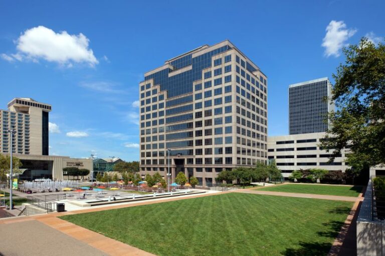 Gilmore & Bell renews lease in Kansas City’s Crown Center – REJournals