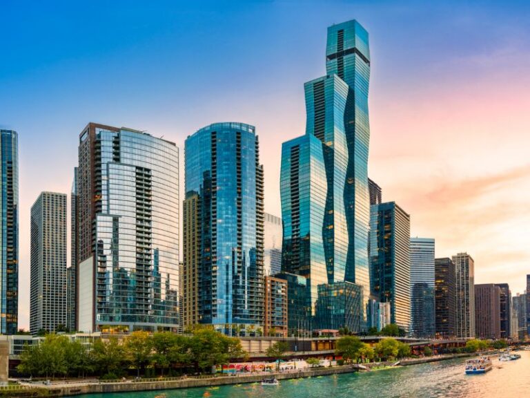 Momentum building for downtown Chicago office leasing? JLL report says ...